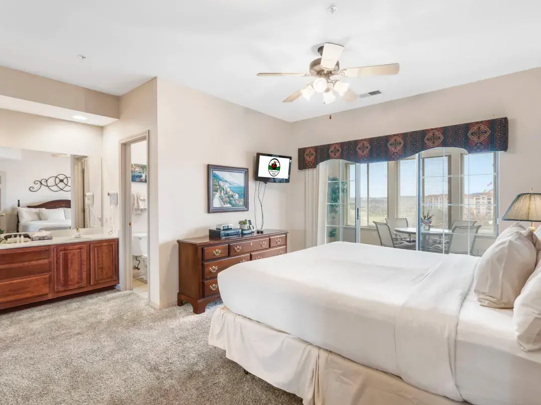 Indoor Pool Access And Sunroom With Jetted Tub - Charming Golf Retreat - Branson