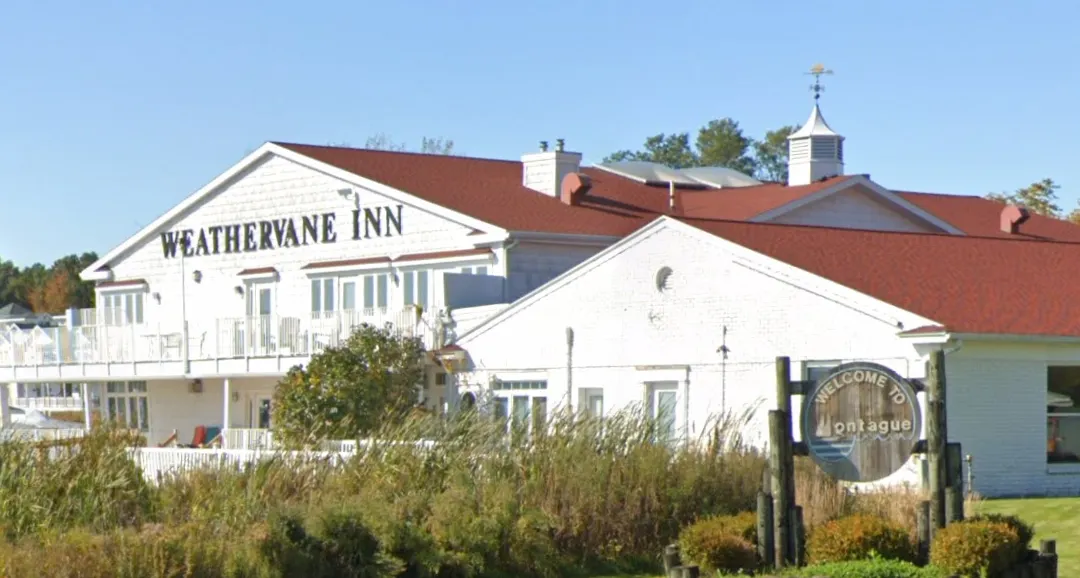 Lakeside Deck And Continental Breakfast - Serene Cozy Retreat - Montague, MI