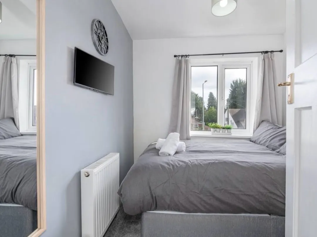 Charming 3-bedroom Wolverhampton Home With Private Hot Tub - Wolverhampton