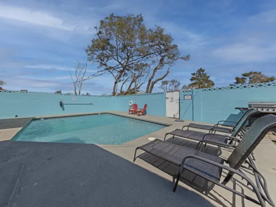 Spacious Retreat With Pool And Game Room - Luxurious Oasis - Las Vegas, NV