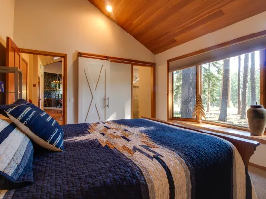 Luxurious Home With Chef's Kitchen And Hot Tub - Elegant Golf Haven - Sisters, OR