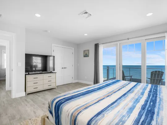 Panoramic Views And Outdoor Deck Bliss - Stunning Coastal Haven - Sandwich, MA