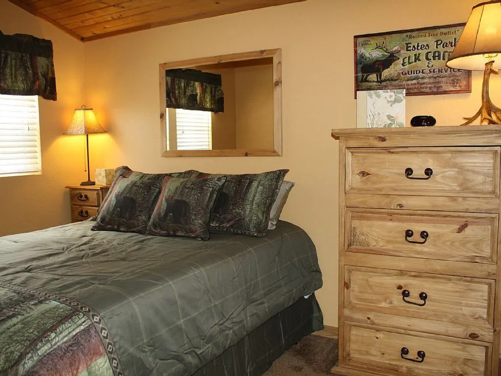 Charming Vintage Cabin And Private Fenced Hot Tub - Cozy Mountain Escape - エステス・パーク, CO