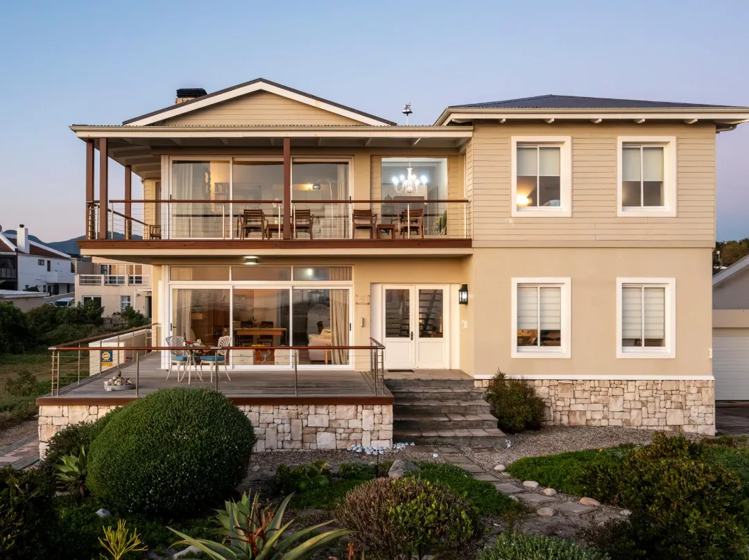 138 Marine Beachfront Guesthouse - Hermanus