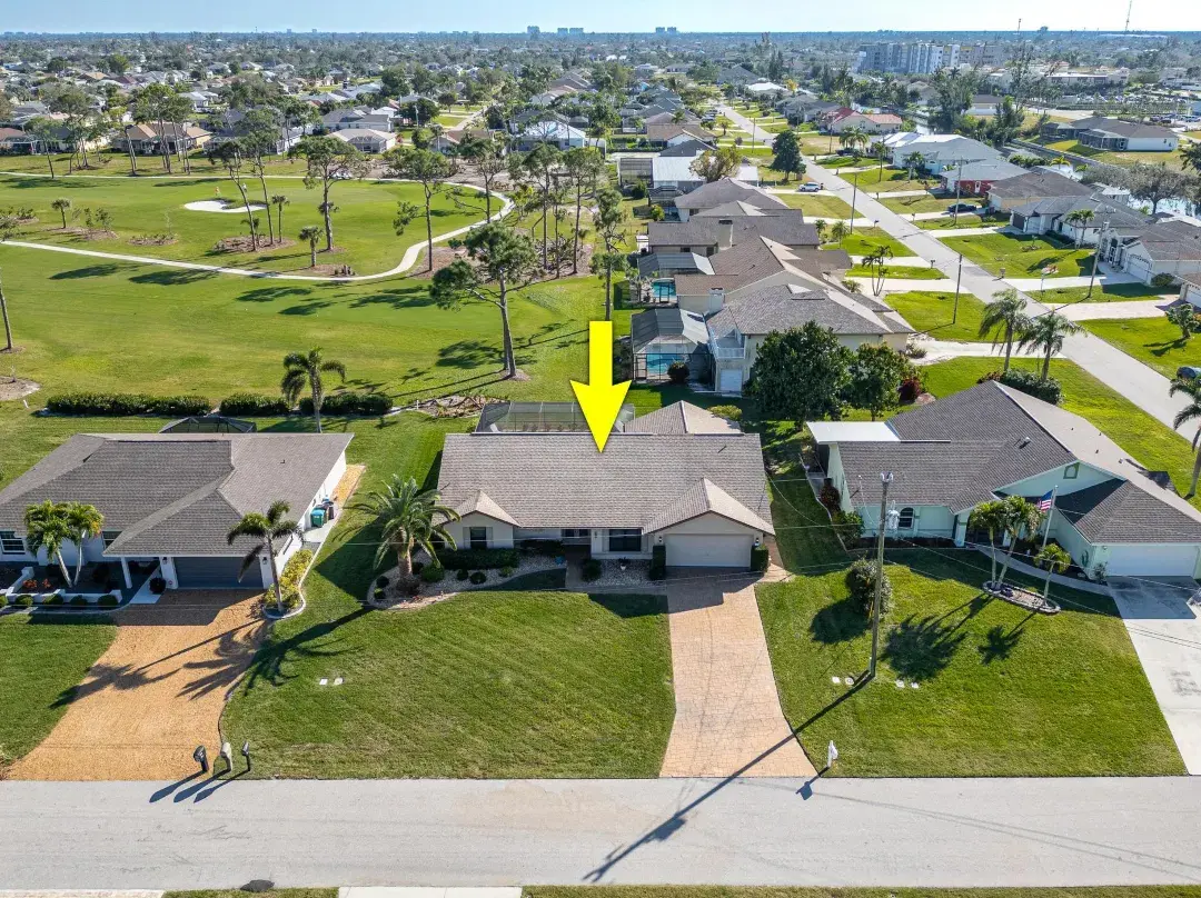 Heated Pool And Golf Course Views - Stylish Florida Retreat - Cape Coral, FL