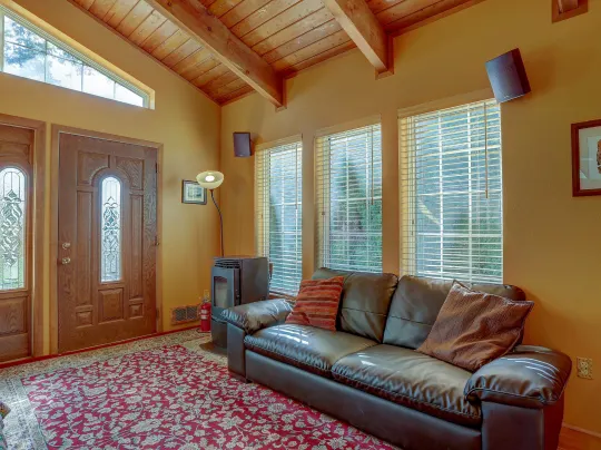 Peek Of Mt Hood And Private Enclosed Yard - Charming Cozy Retreat - White Salmon, WA