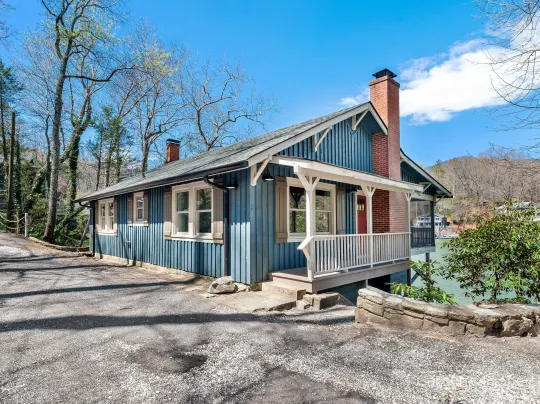 Stunning Lake Views And Cozy Retreat - Exquisite Lakefront Haven - Lake Lure, NC