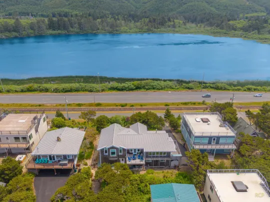 Ocean Views And Spacious Layout - Beautiful Coastal Haven - Tillamook, OR