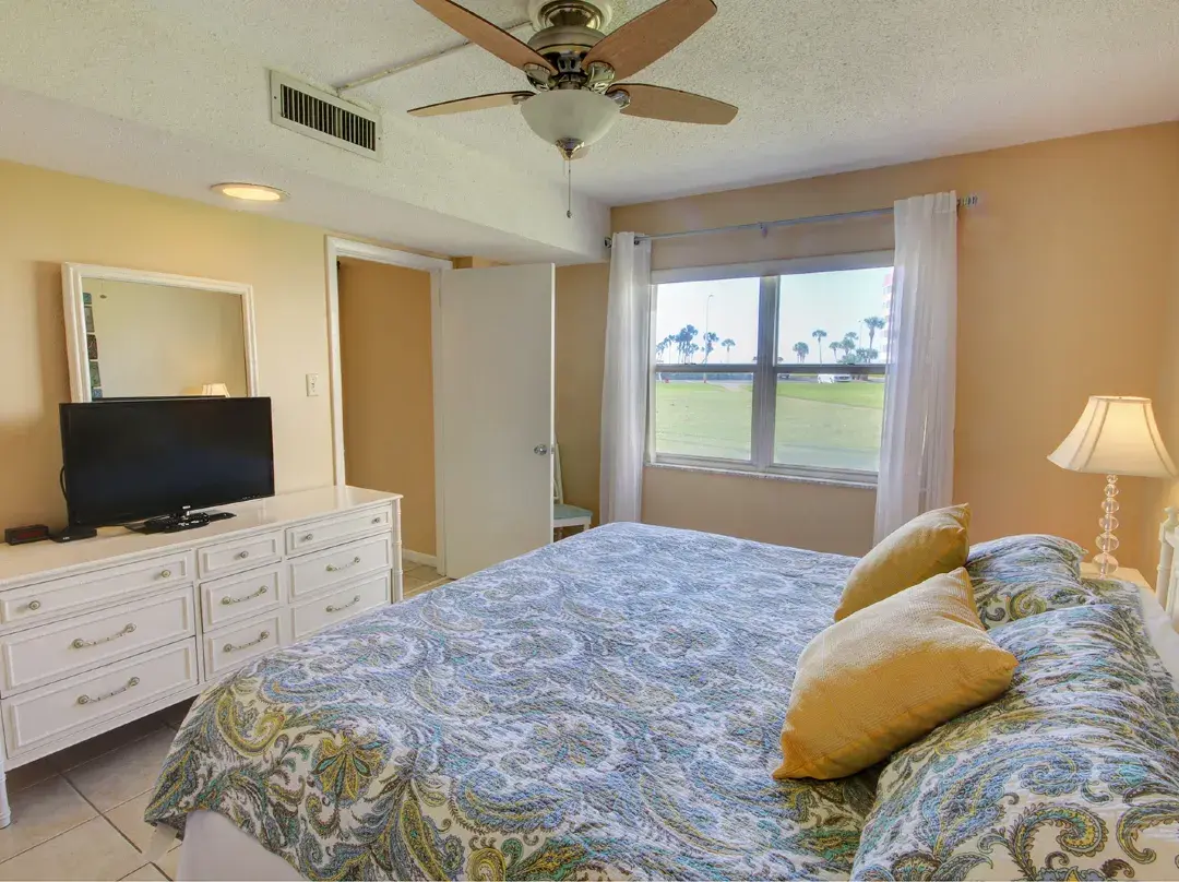 Spacious Living And Resort Amenities - Beautiful Coastal Retreat - Fort Walton Beach, FL