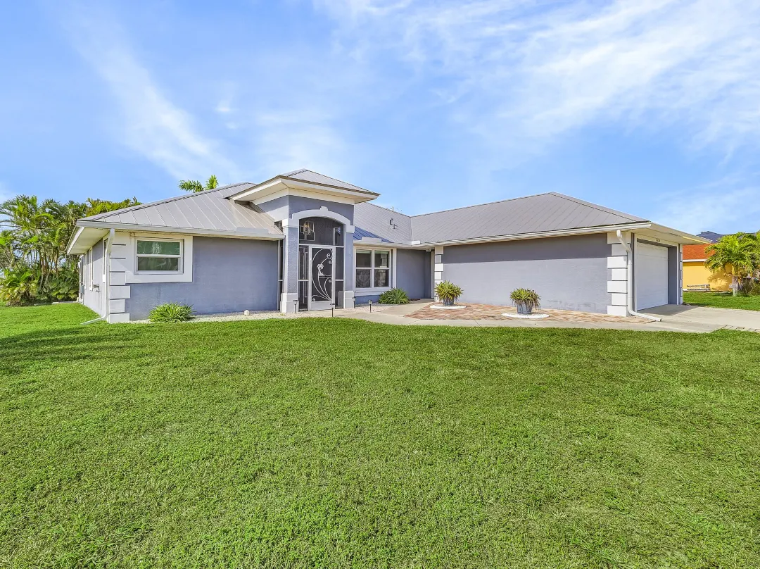 Heated Pool, Hot Tub And Outdoor Dining Paradise - Gorgeous Private Oasis - Cape Coral, FL