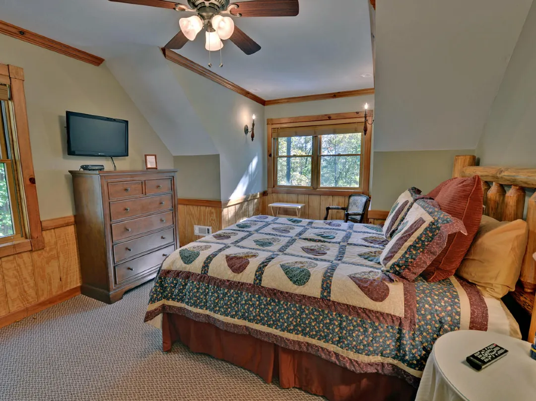 Hot Tub, Fire Pit And Game Room - Charming Serene Retreat - Blue Ridge, GA