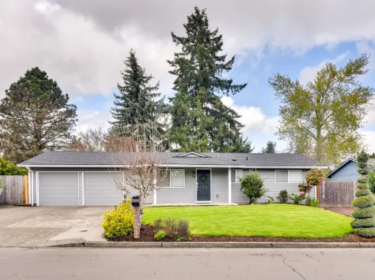Pet Friendly Home Near Intel And Nike! - Hillsboro, OR