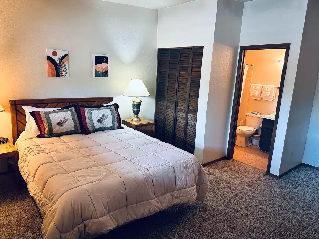 Spacious Condo With Private Deck And Cozy Fireplace - Inviting Retreat - Winter Park, CO