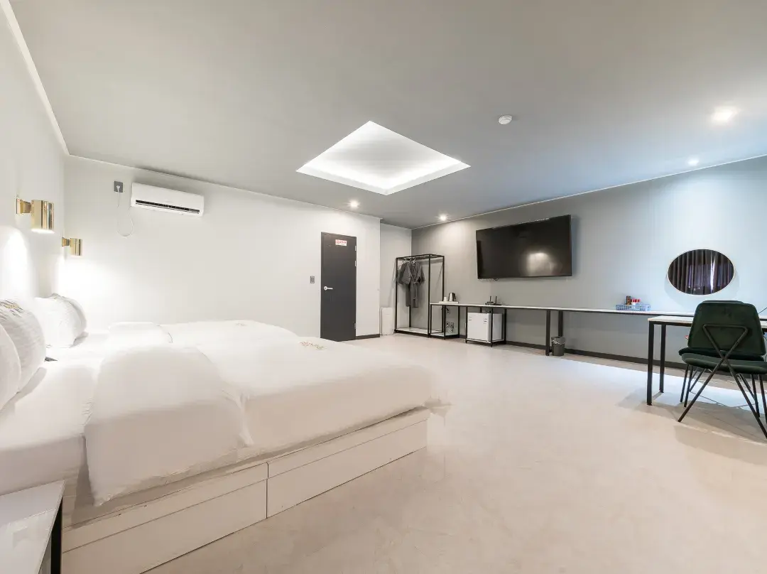 Donghae Hotel East - 울진군