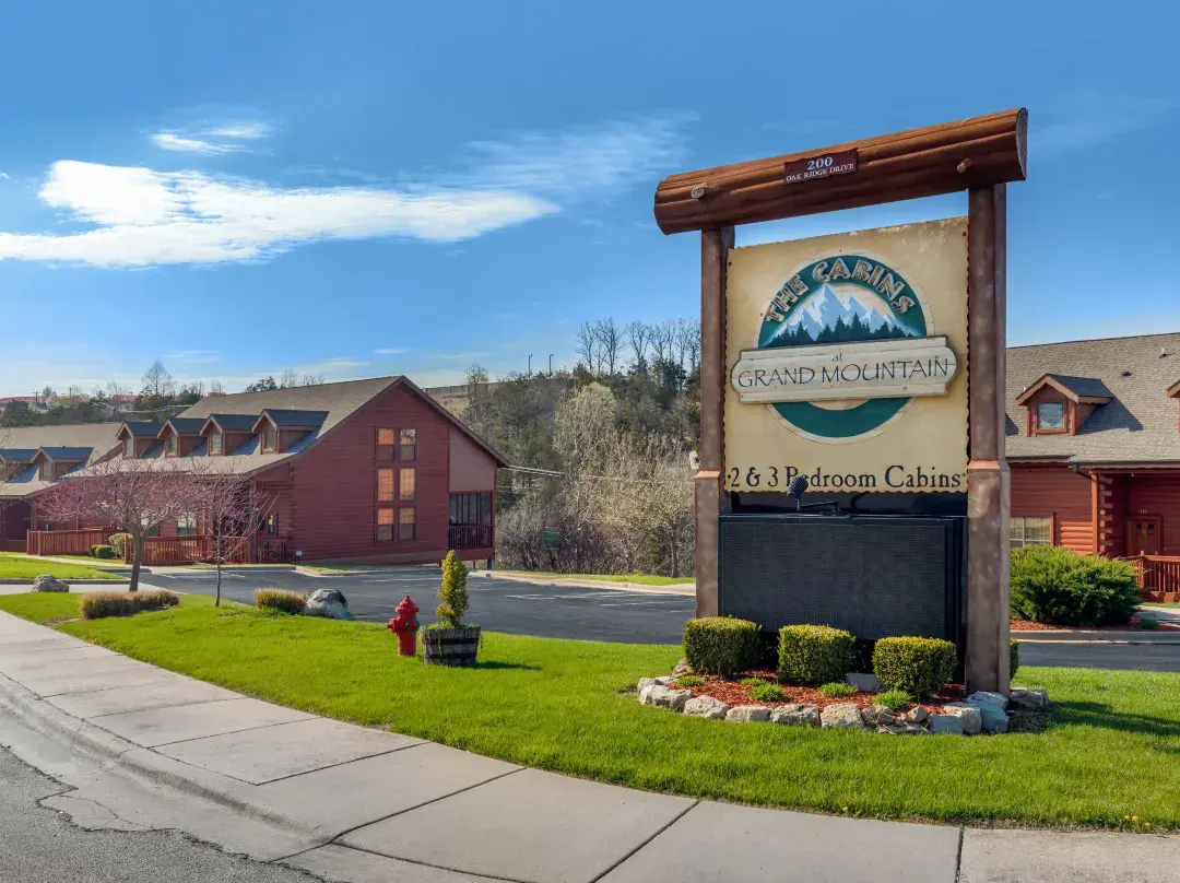 Screened Deck And Resort Pool Access - Charming Cozy Retreat - Branson, MO