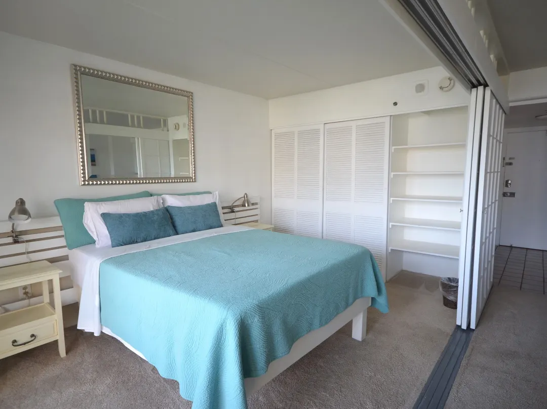 Iconic Ilikai Hotel Amenities - Luxurious Oceanview Retreat - Honolulu, HI