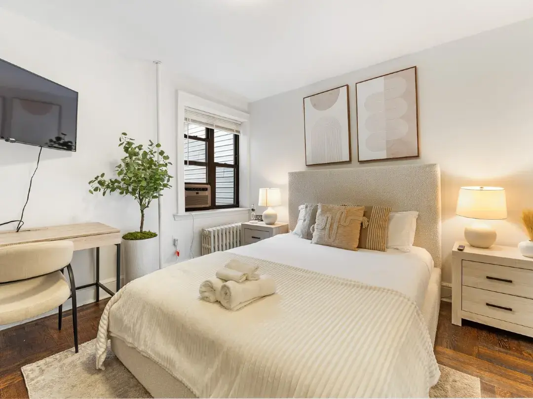 Two Relaxing Living Spaces And Fast Wifi - Cozy Retreat - Staten Island, NY