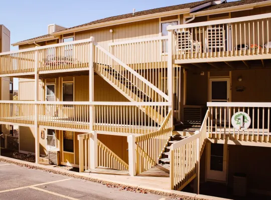 Stunning Lake Views And Family-friendly Layout - Charming Getaway - Gravois Mills, MO