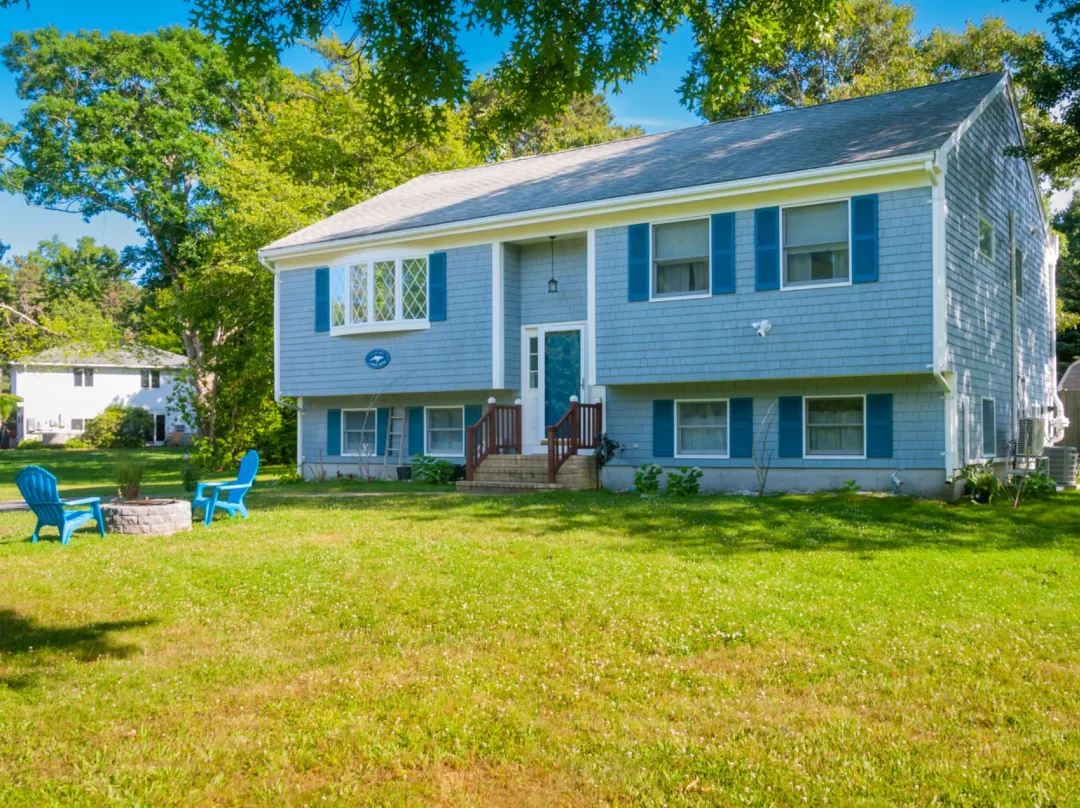 Charming Family Hideaway With Large Deck And Fire Pit - Cozy Beach Escape - Barnstable, MA