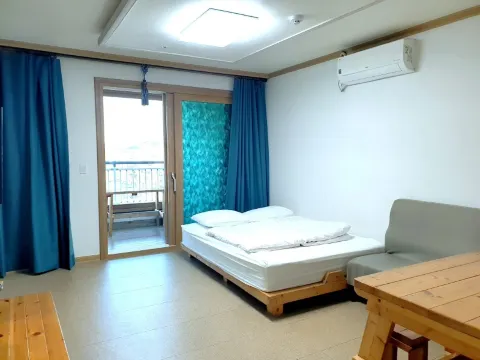 Yeosu Junghyun Pension - Yeosu-si