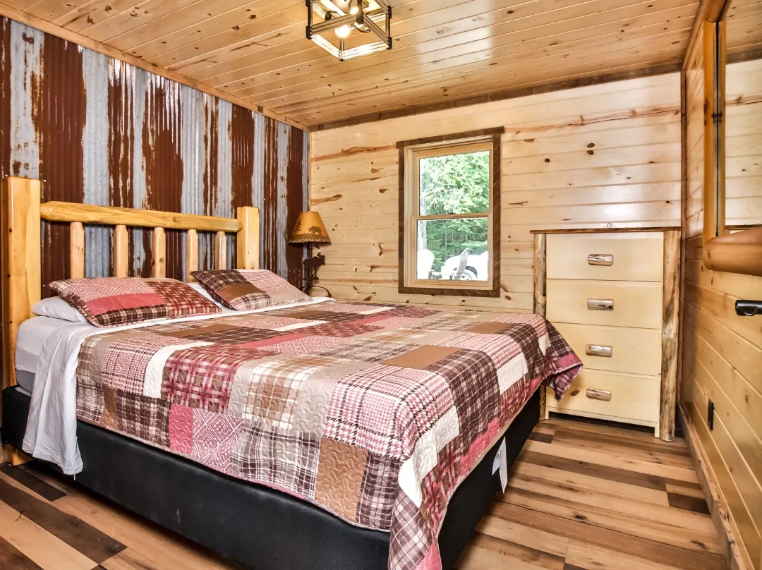 Cozy Lakefront Escape With Private Deck And Dock - Charming Retreat - St. Germain, WI
