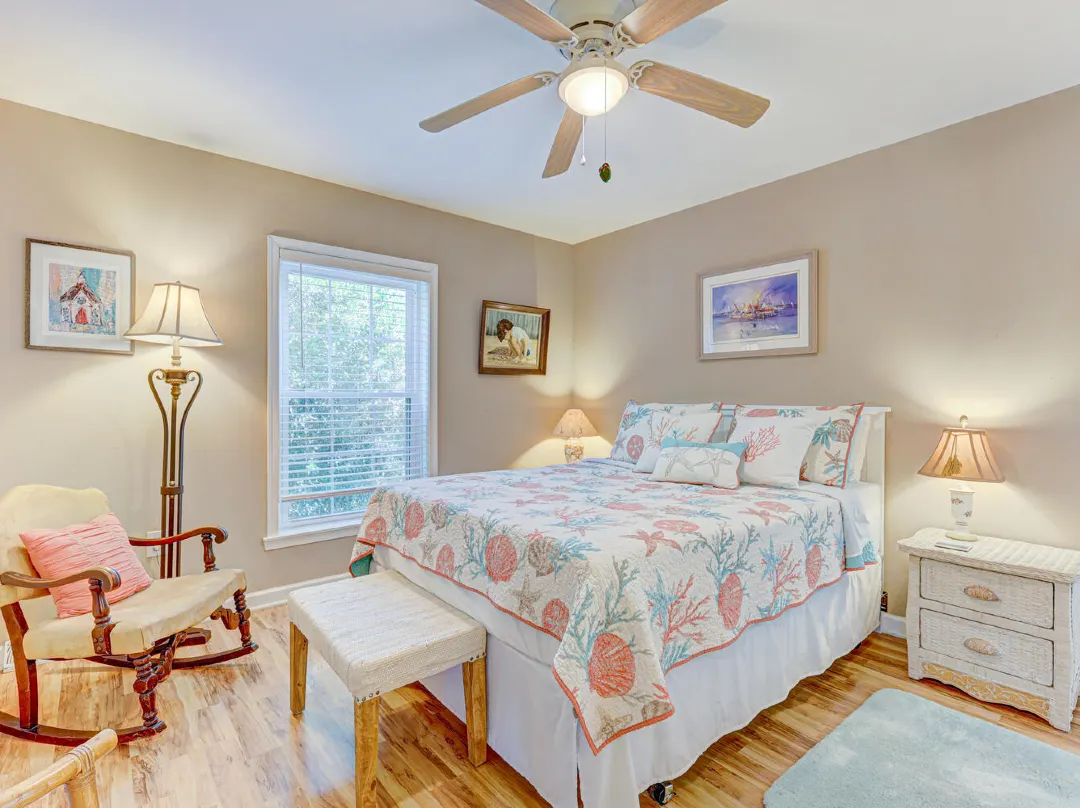 Charming Haven With Covered Porch And Cozy Living Spaces - Delightful Retreat - Bald Head Island, NC