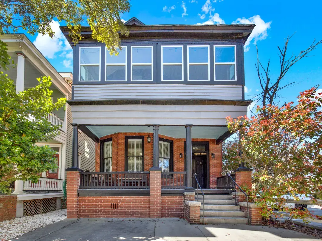 Enclosed Porch Overlooking Thomas Square Park - Stylish Retreat - Savannah, GA