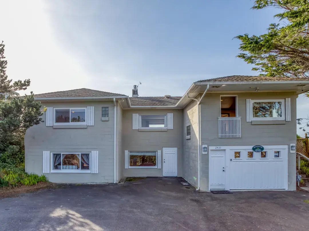 Ocean View And Game Room - Spacious Coastal Retreat - Neskowin, OR