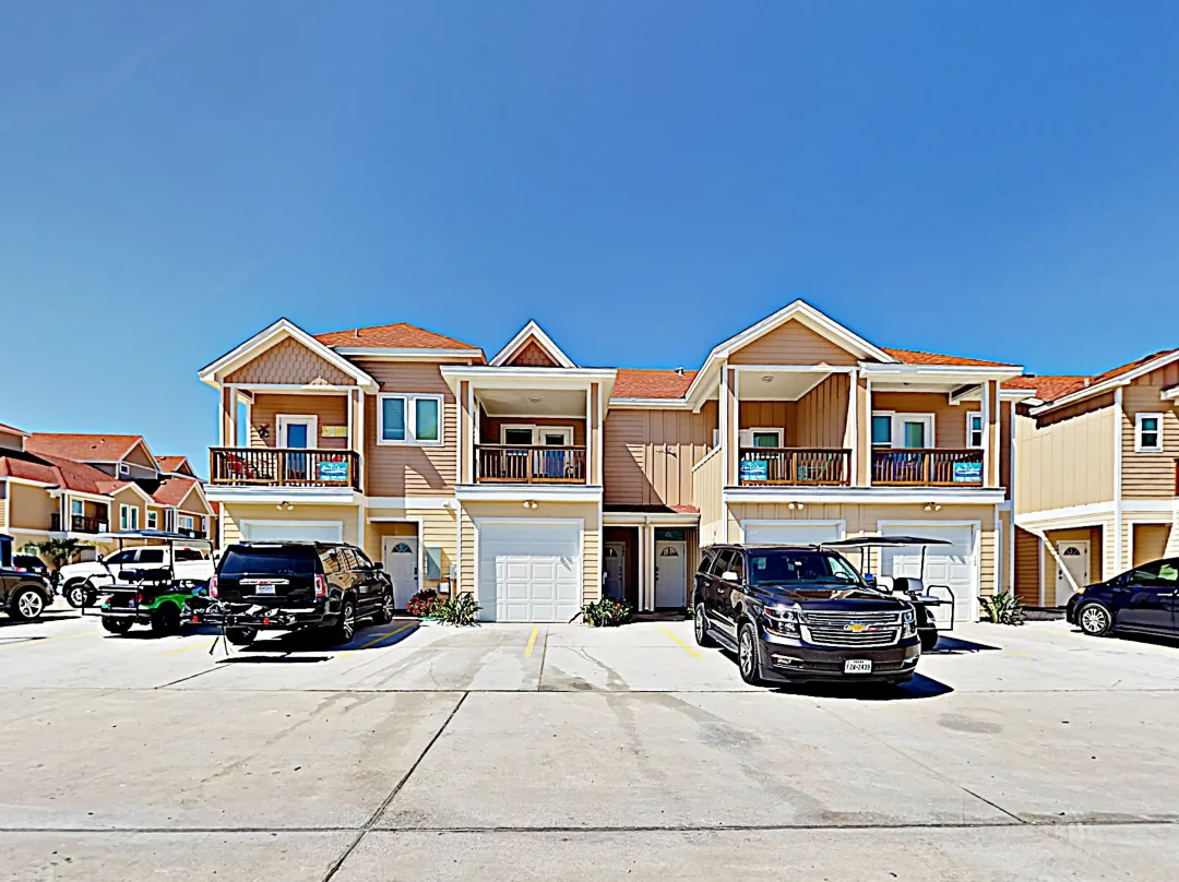 Shared Heated Pool, Close To Beach, Golf Cart Access - Port Aransas, TX