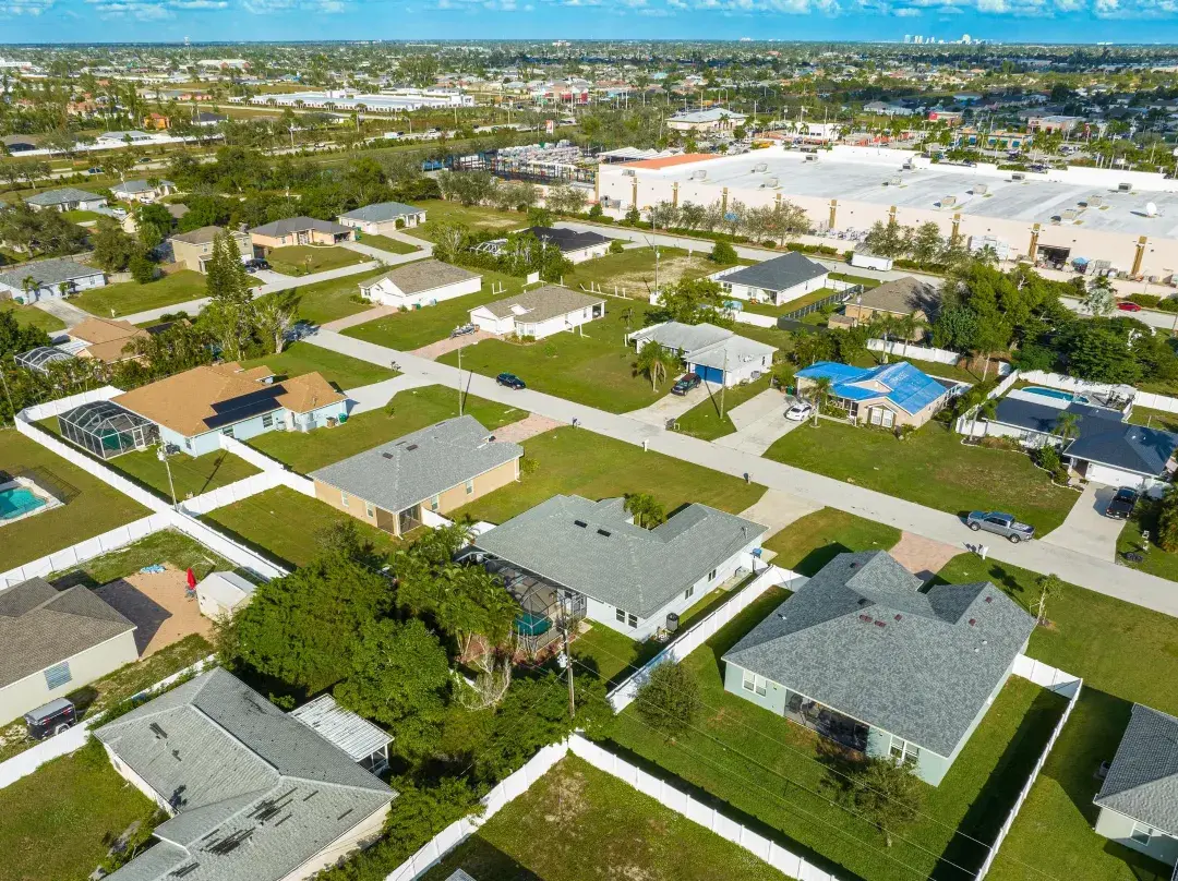 Private Heated Pool And Tropical Oasis - Inviting Coastal Retreat - Cape Coral, FL