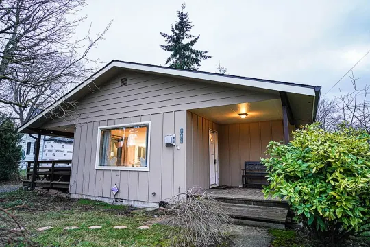 Modern Design And Covered Deck Oasis - Charming Scandinavian Retreat - Bainbridge Island, WA