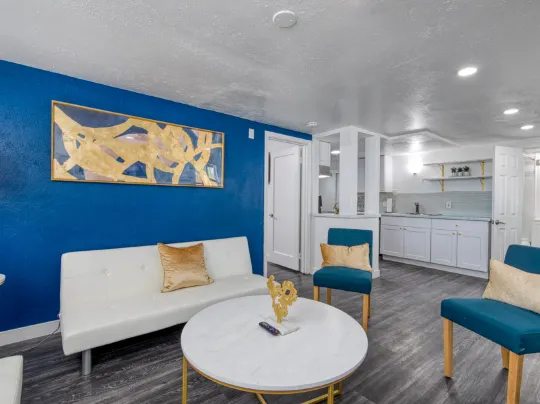 Modern Amenities With Onsite Parking And Bbq - Charming Retreat - Boise, ID