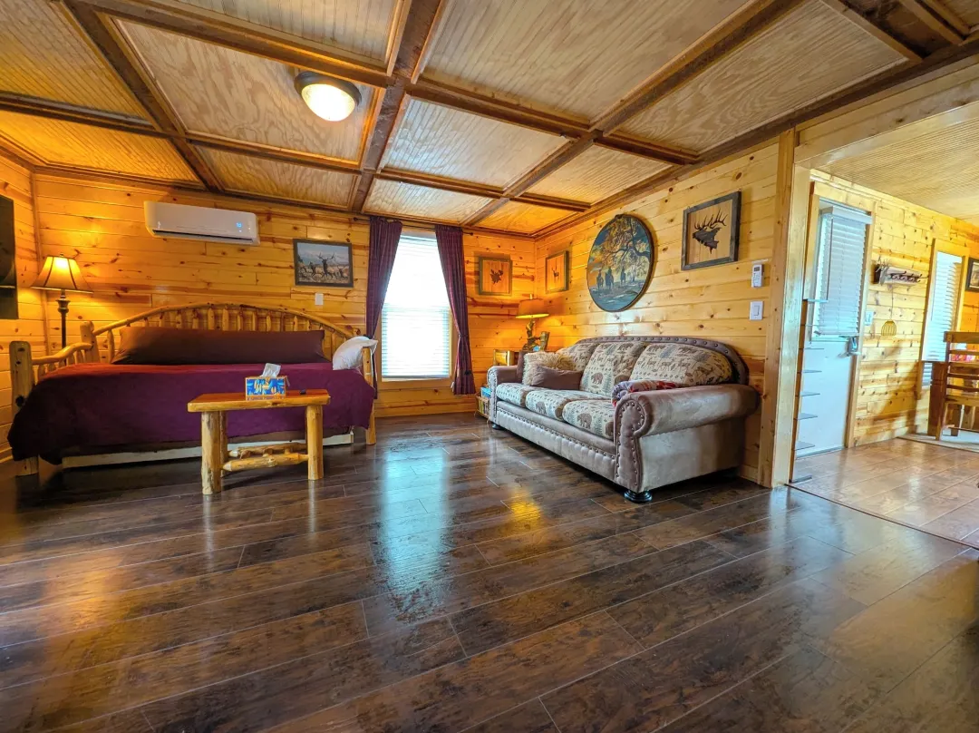 Yellowstone Treasure Guesthouses On The River - Gardiner, MT