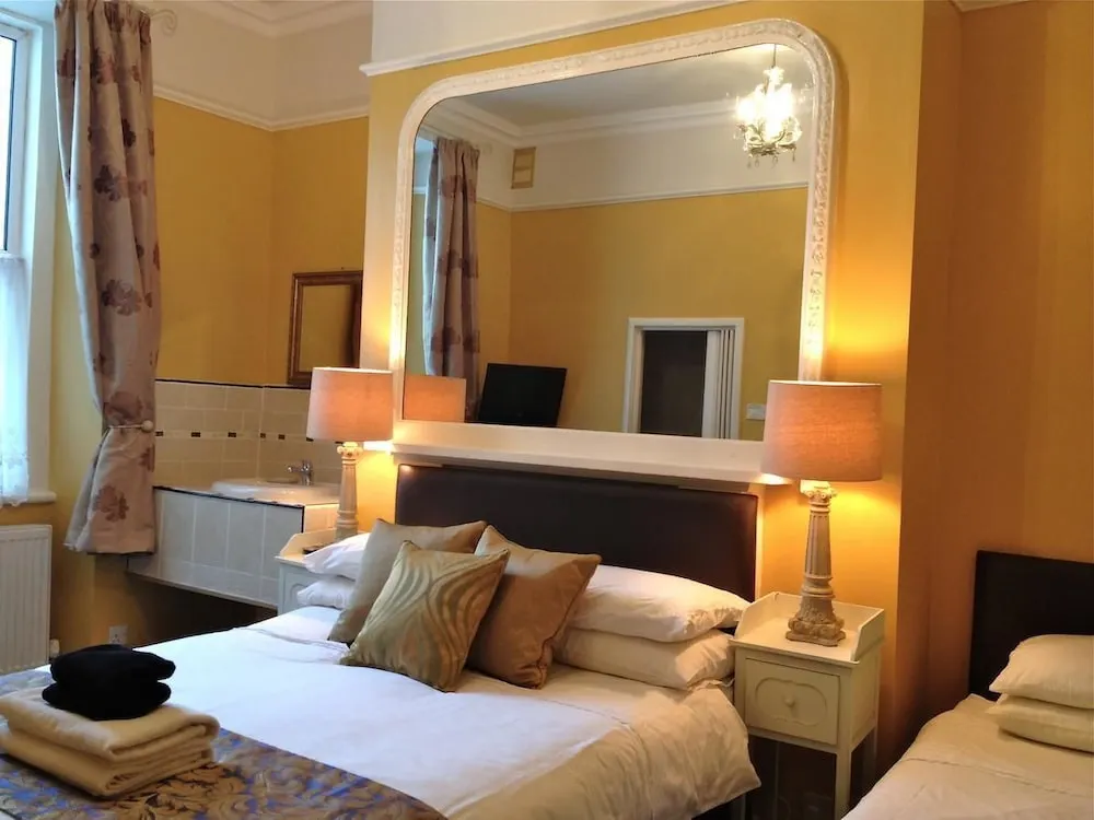 Melrose Guest House - Isle of Man