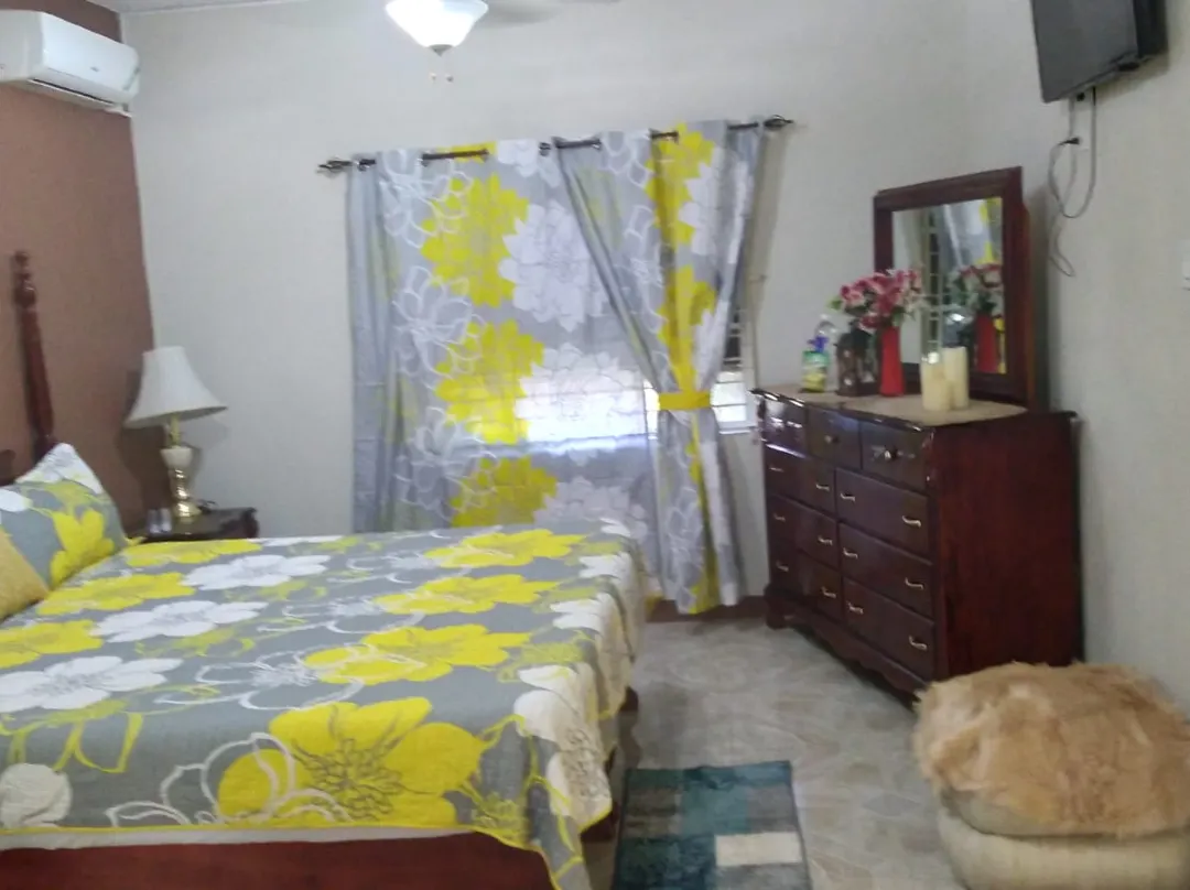 Charming Kingston Getaway - Private Room With Shared Facilities - ジャマイカ キングストン