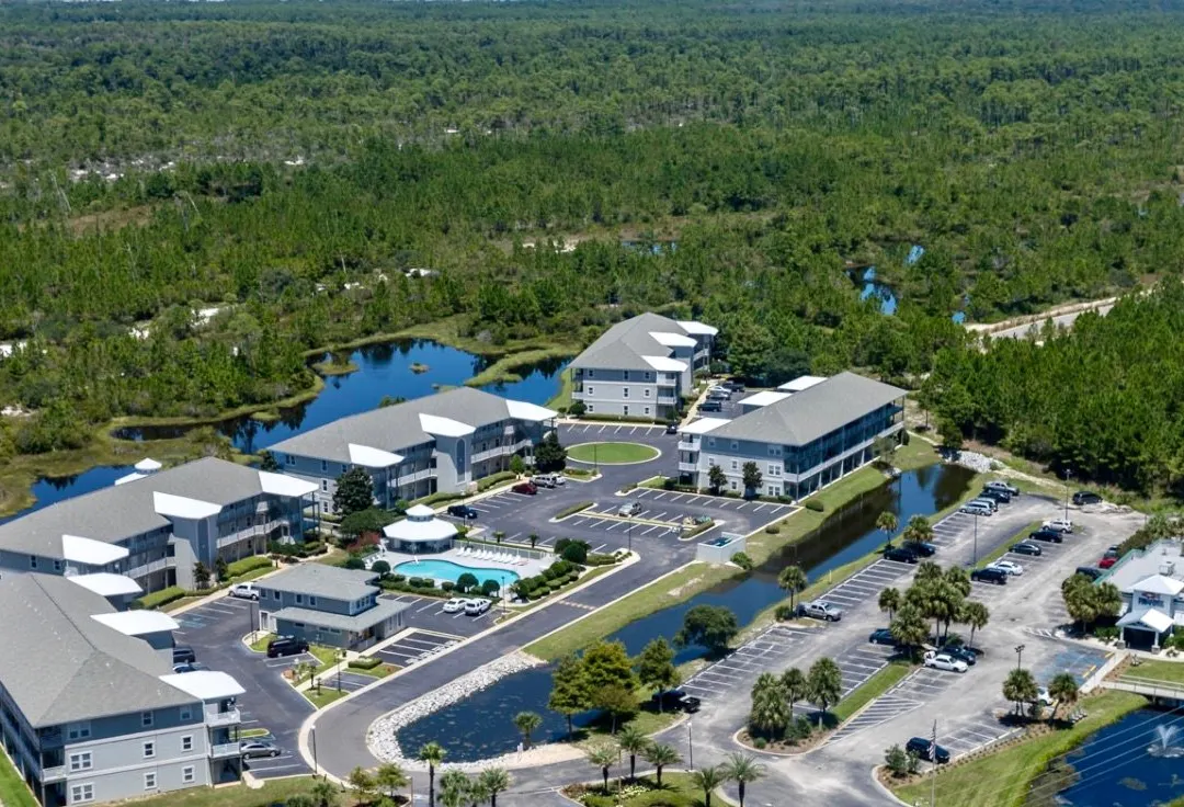 Community Pool And Convenient Barbecue Grills - Charming Cozy Retreat - Orange Beach, AL