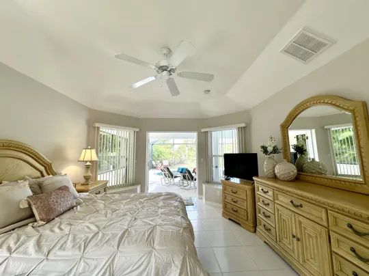 Private Pool, Spa And Scenic Pond Views - Luxurious Tropical Oasis - 恩格爾伍德