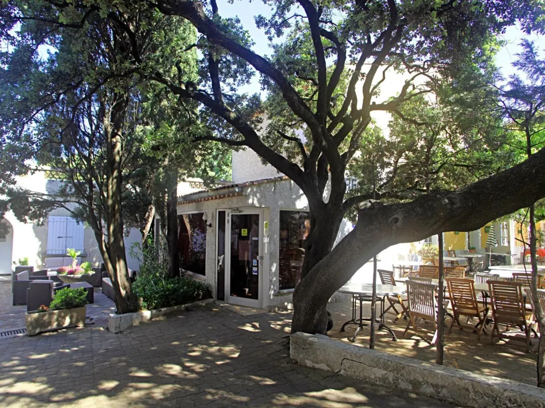 Le Petit Manoir Hôtel Provence Logis - Villeneuve-lès-Avignon