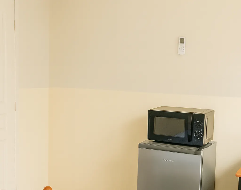 Chambre D'hôtes Confortable à Kinshasa Avec Balcon Et Climatisation Partielle - Kinshasa