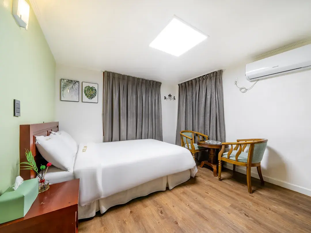 Jeju Donghae Hotel - 이도이동