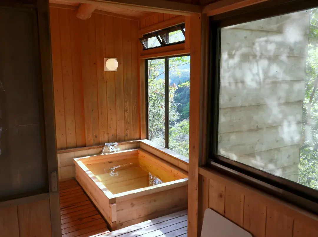 Woodland Bothy - Akiruno
