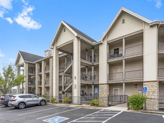 Full Kitchen And Jetted Tub With Seasonal Pool Access - Charming Oasis - Branson, MO