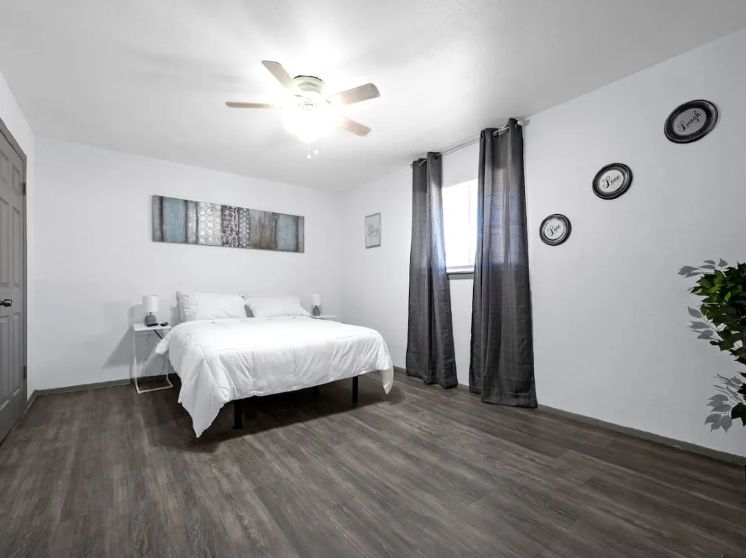 Cozy Space With Modern Amenities - Delightful Urban Retreat - Dallas, TX