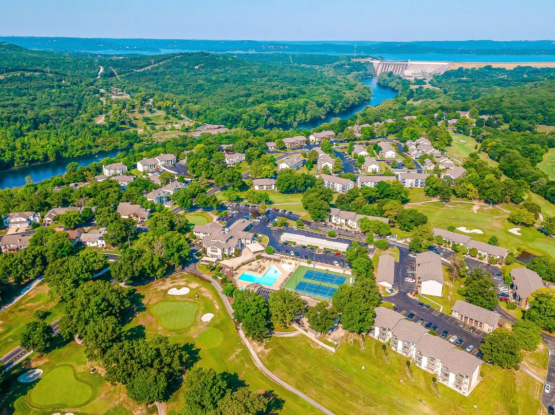 All-season Retreat On Golf Course With Indoor/outdoor Pools, Hot Tub, Central Ac - Table Rock Lake
