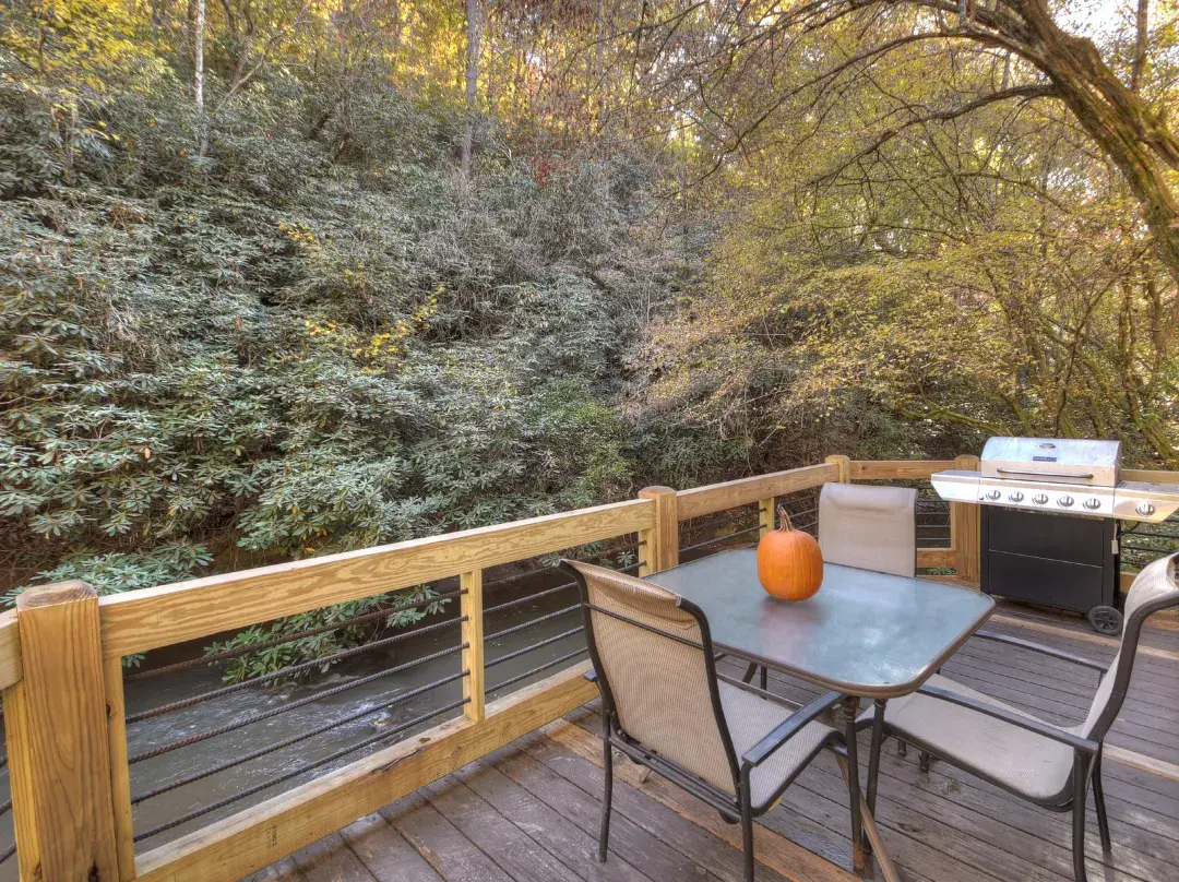 Hot Tub And Balcony Overlooking Stream - Cozy Rustic Retreat - Blue Ridge, GA