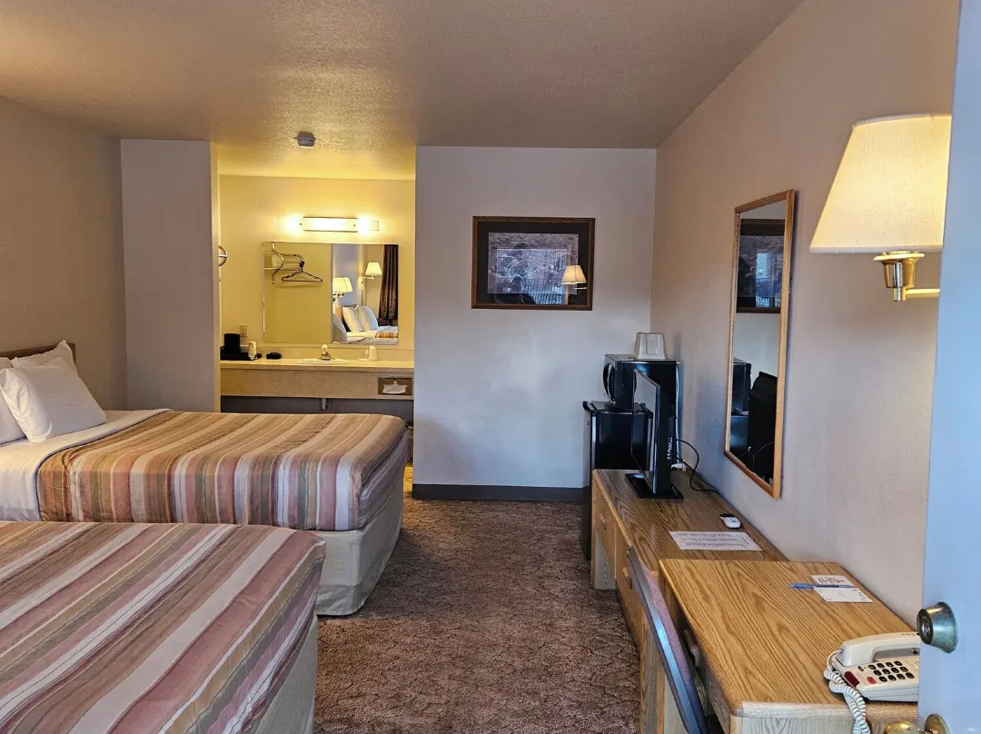 Yellowstone River Motel - Gardiner, MT
