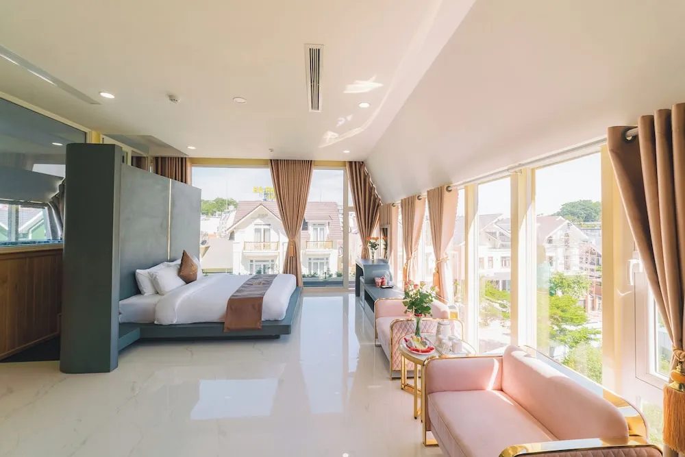 Quy Tai Premium Hotel - Dalat