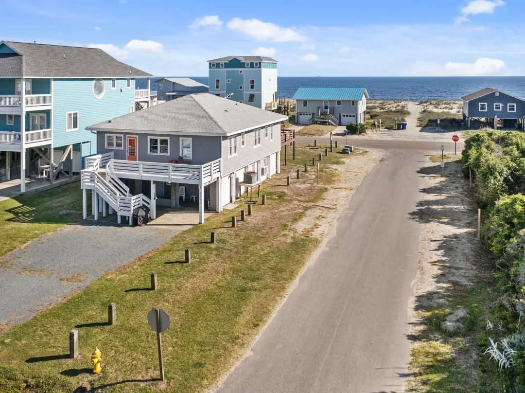 Beautifully Appointed Decor And Beach Proximity - Gorgeous Coastal Getaway - Oak Island, NC