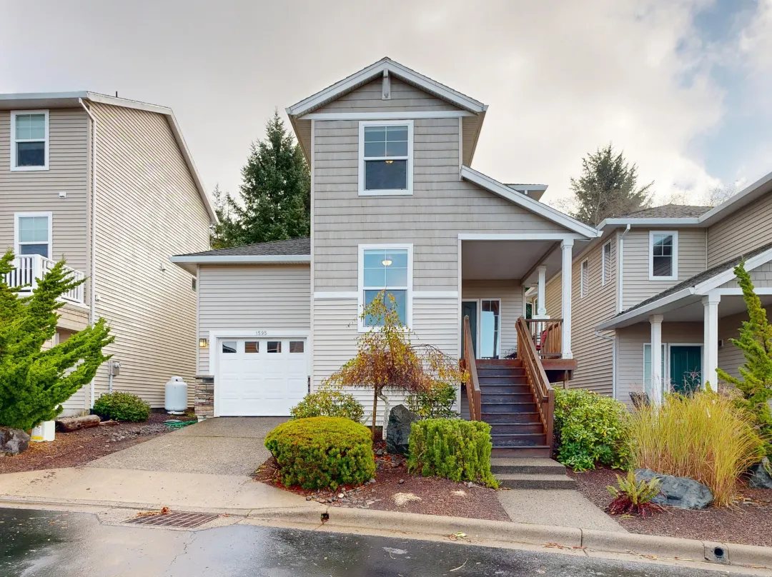 Modern Ocean Highlands Home With Netarts Bay & Ocean Views, Fireplace - Dogs Ok - Tillamook, OR