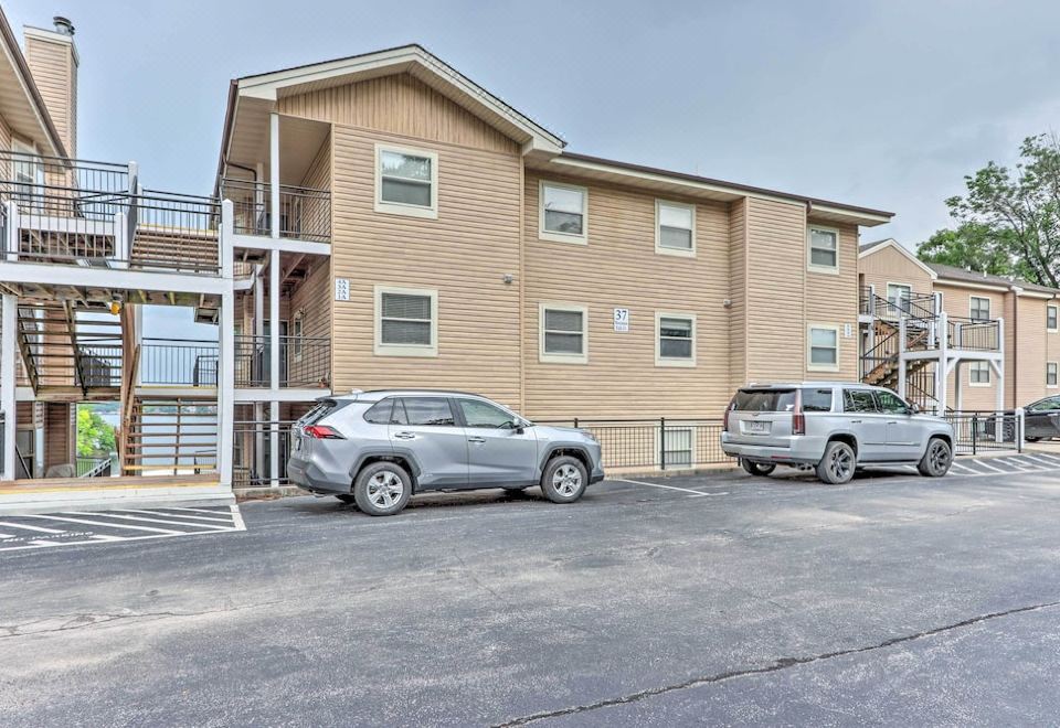 2 Pools, Boat Slip: Waterfront Condo in Lake Ozark,Pawhuska Township ...